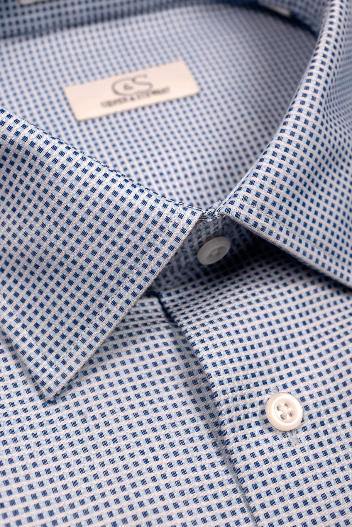 Blue, Sky, and White Geo Dot Wrinkle-Free Cotton Dress Shirt with Spre